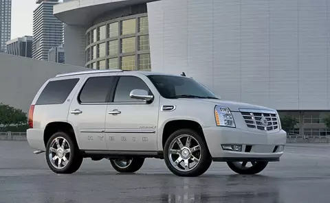 Cadillac onların riqqətli Escalade iki versiyası relizlər 17164_2