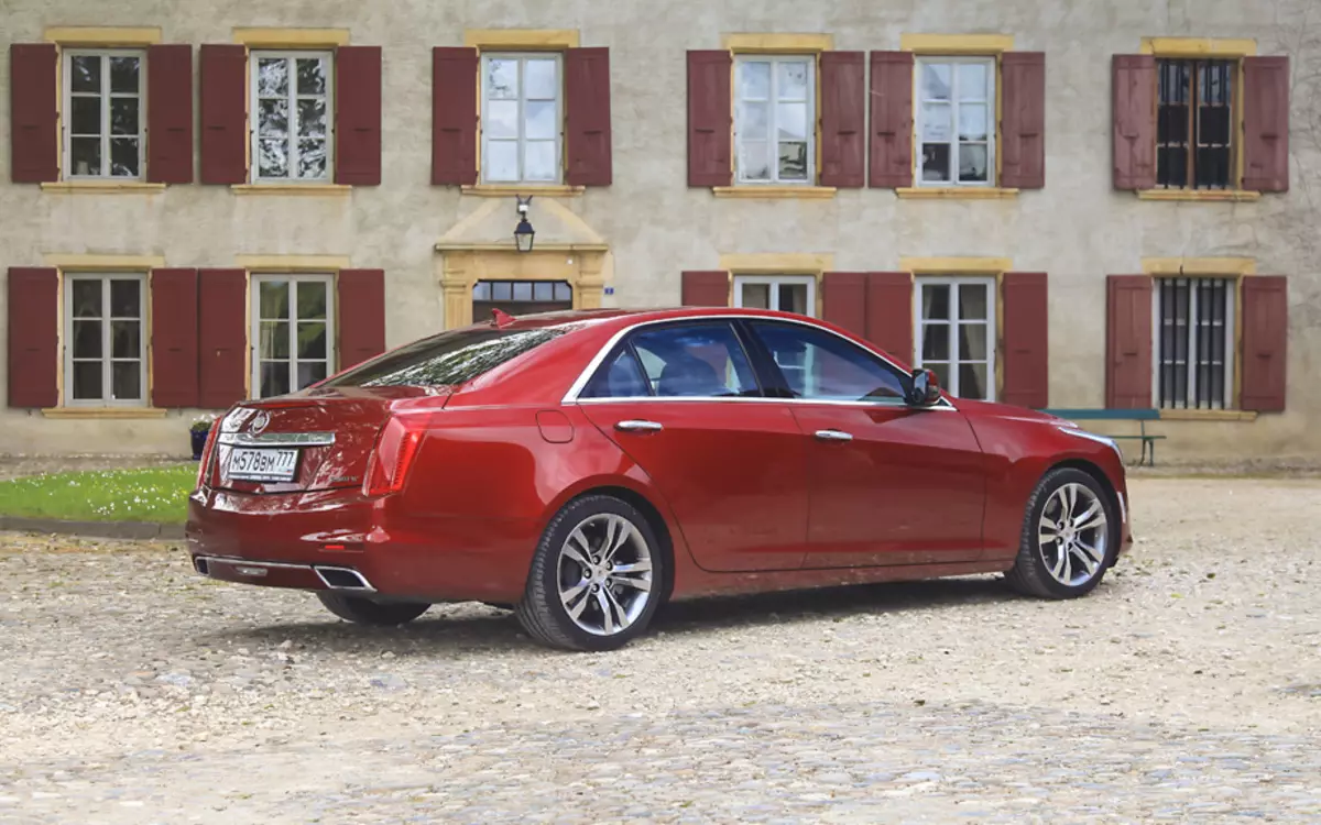 Für das Flaggschiff CADILLAC CT6 von Grund auf zwei ruhige 