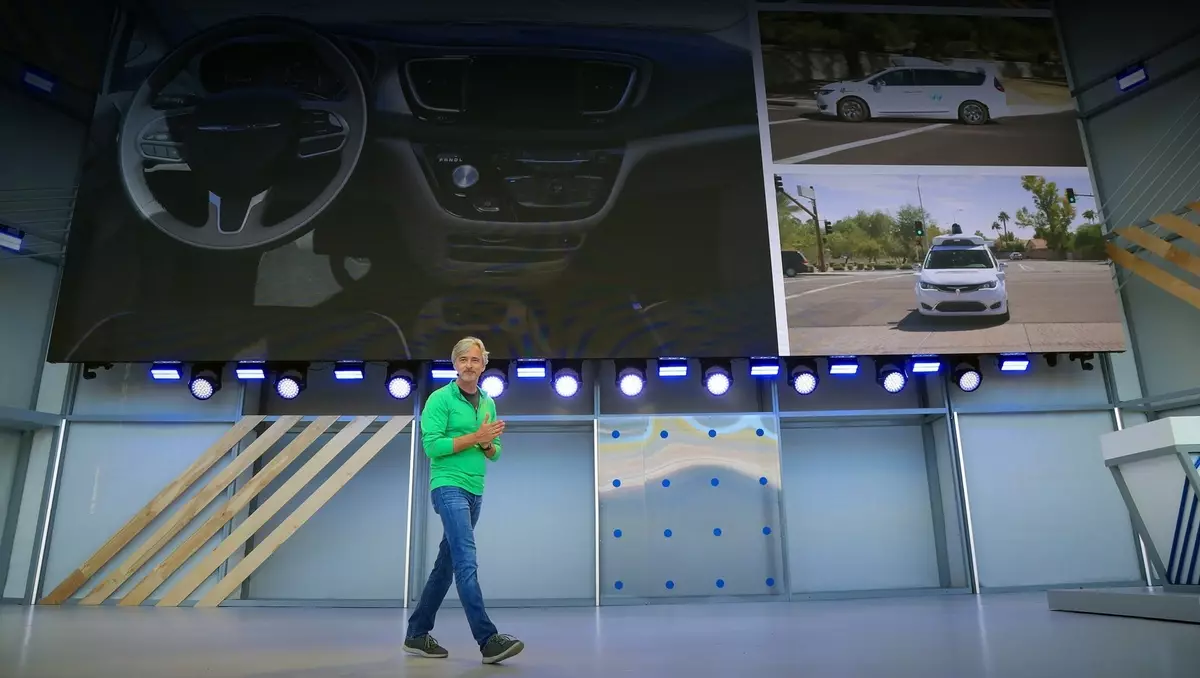 Waymo ŝanĝis unu ĉefon sur du