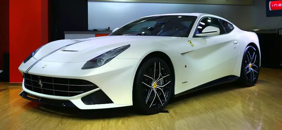 Ferrari F12 Trs The Roadster បានបង្ហាញខ្លួននៅលើស៊ីស៊ីលី 18442_4