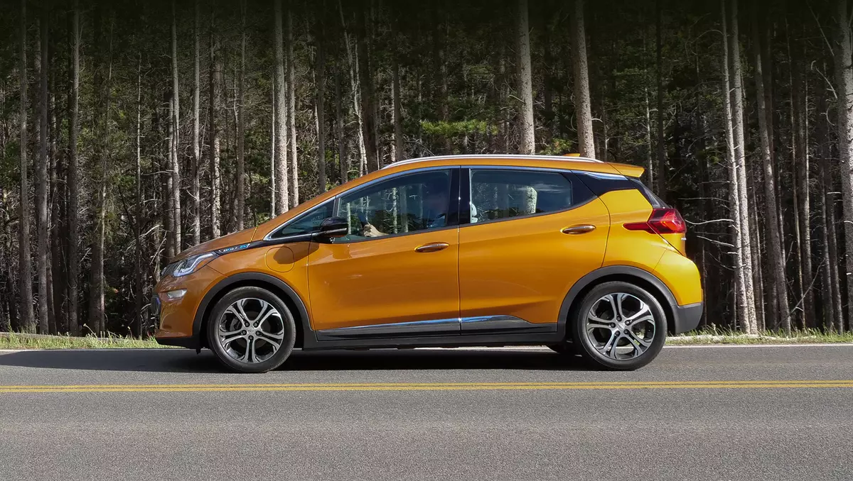 Chevrolet Bolt reklama otish paytida aniqlangan