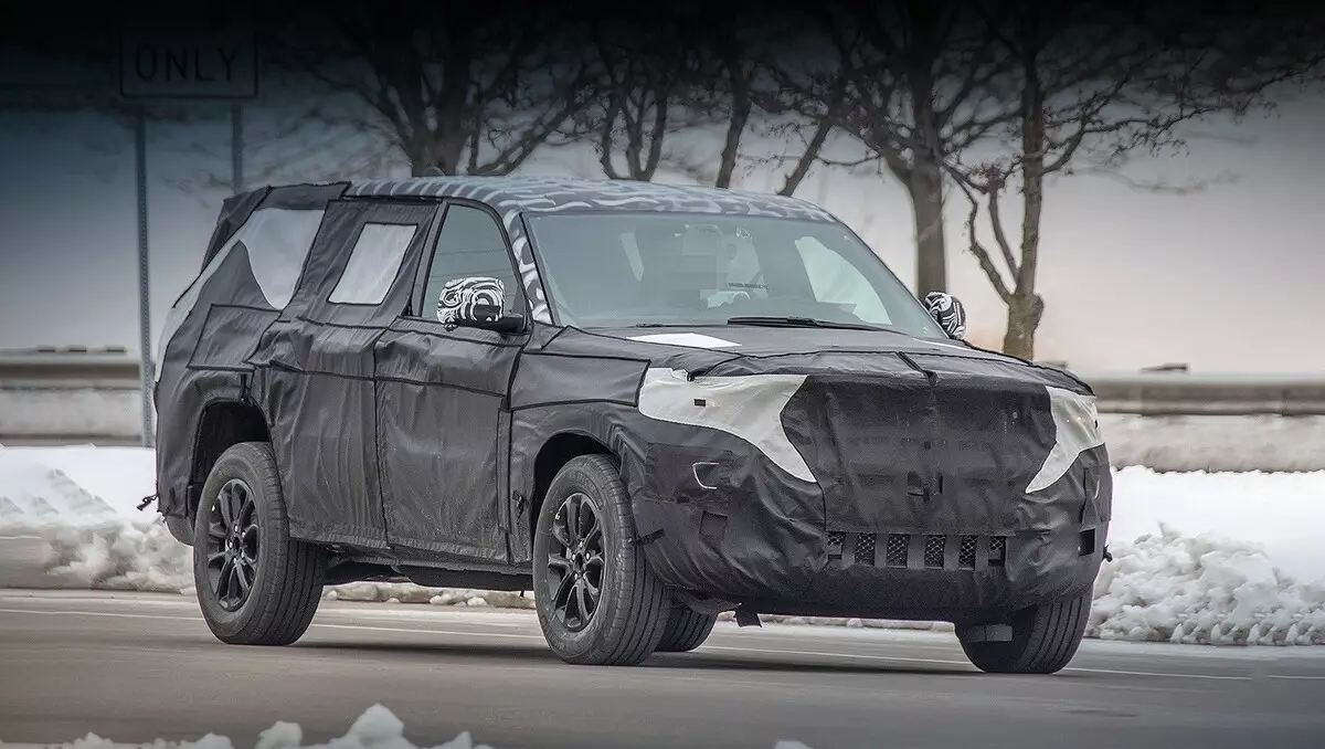 Suppleant: New Jeep Grand Cherokee lit up interior