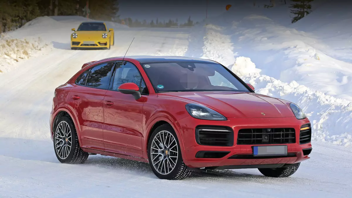 Зимните тестове отворени Porsche Cayenne GTS Coupe