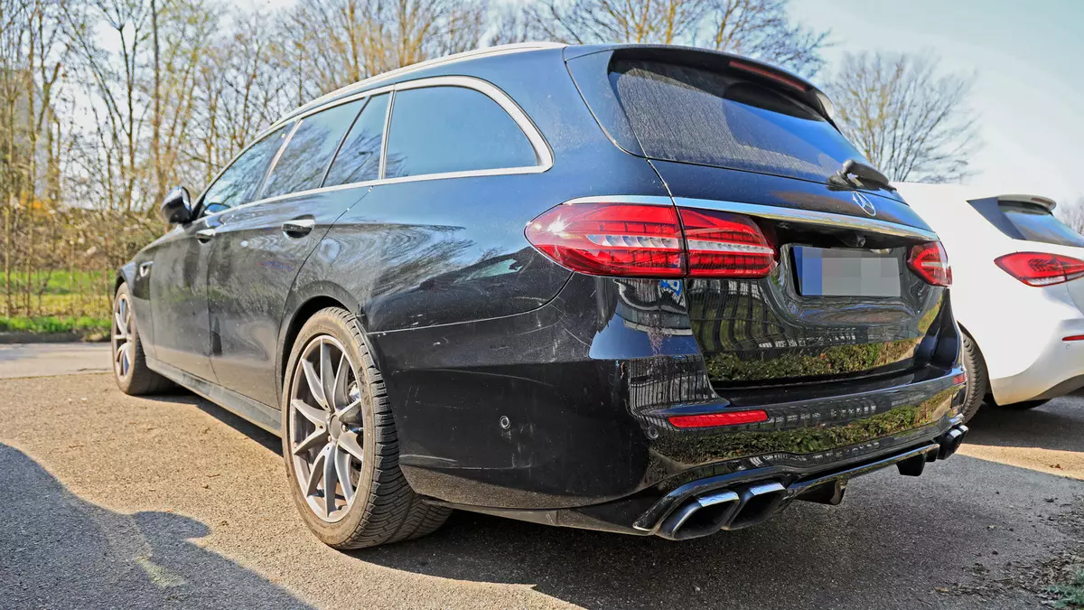 Mercedes-AMG E 63 вагона няма да изненада външен вид 1960_1