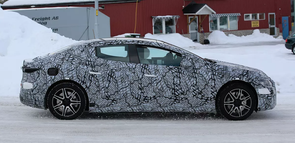 Mercedes-Benz Eqe Battery Sedan por primera vez atrapado en las pruebas