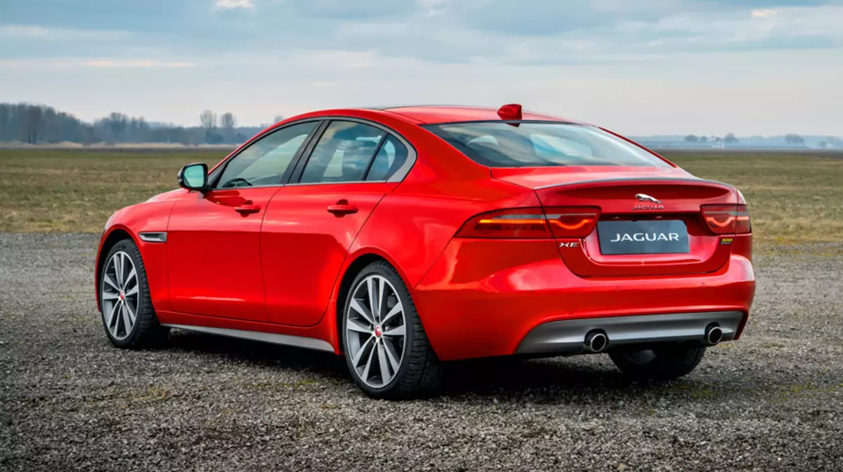 Jaguar xe we xf modelleri başga bir spore aldy 19782_1