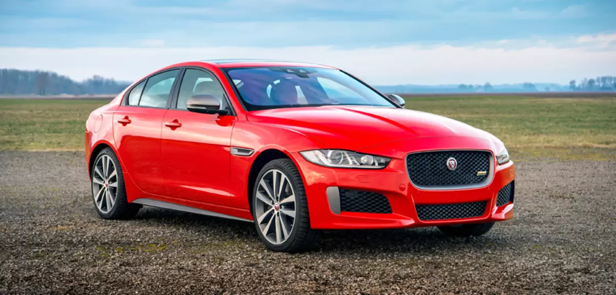 Jaguar XE Seda syrly wersiýasy işleri 19812_2