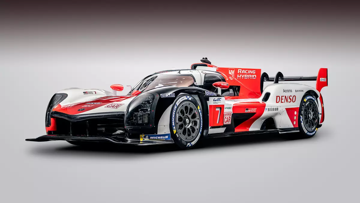 Hypercar Toyota Gr010 Hybrid Debat sa Form sa Karera