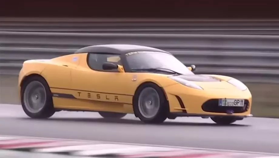 Old elektrik avtomobil Tesla Roadster dözümlülük yarışı qazandı