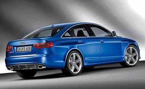 ကော်ပိုရိတ်ဝတ်စုံအသစ်တစ်ခုတွင် Audi A6 20392_1