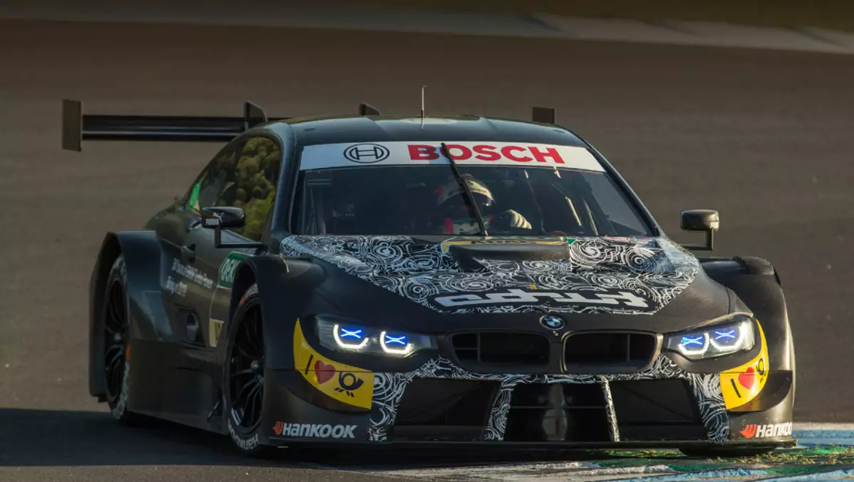 New BMW M4 DTM coupe yuxarı iki litr cəhd