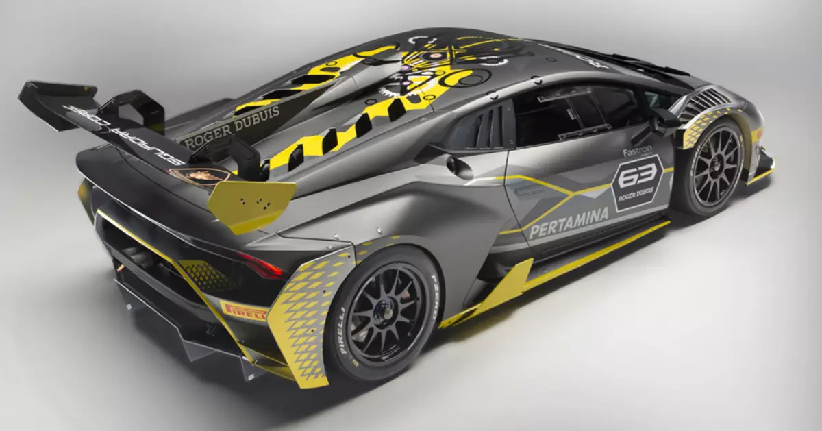 Coupé Lamborghini Huracan Super Trofeo Evo a contourné l'ancêtre sur la piste 2068_1