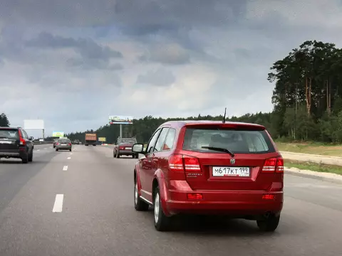 Одиме за да се погледнеме на патувањето со кросовер Dodge 2207_2