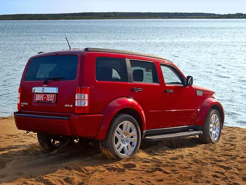 Wat is ferburgen efter it hurde uterlik fan Dodge Nitro? 2209_8