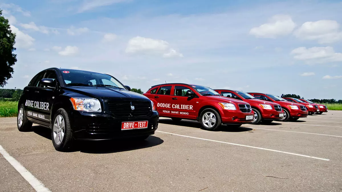 Dodge Caliber ၏ပထမဆုံးဖြစ်ရပ်များသည်ရုရှားသို့ရောက်ရှိလာခဲ့သည် 2210_3