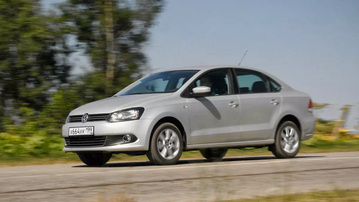 Við höldum áfram að kynnast fjárhagsáætluninni Sedan Volkswagen Polo 22373_10