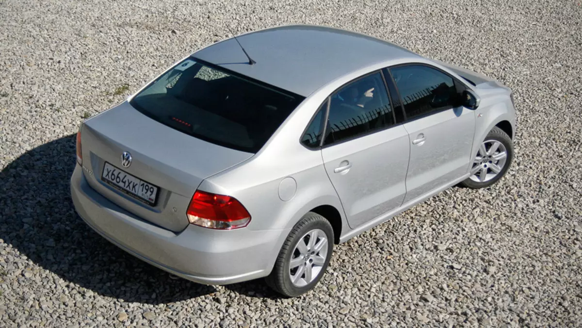 Vi fortsätter att bekanta oss med budgeten Sedan Volkswagen Polo 22373_2