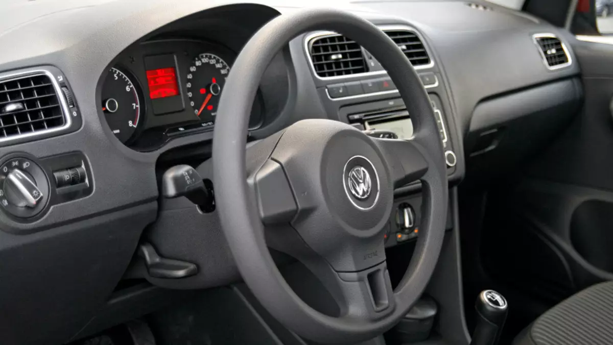 Vi fortsätter att bekanta oss med budgeten Sedan Volkswagen Polo 22373_3