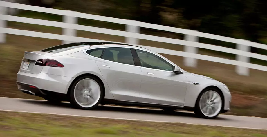 Electrocar Tesla Model S exceeded the planned stock of the stroke 22616_2