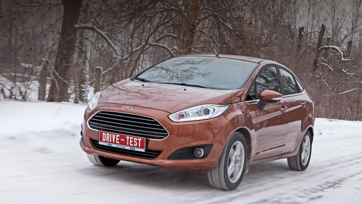 Apprécier sombre la berline Ford Fiesta de Naberezhnye Chelny