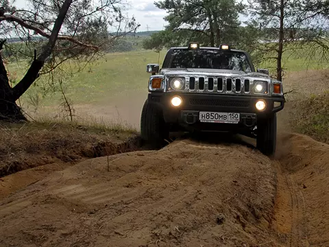 Täzelenen hummer H3-ni başdan geçirýäris 2329_4