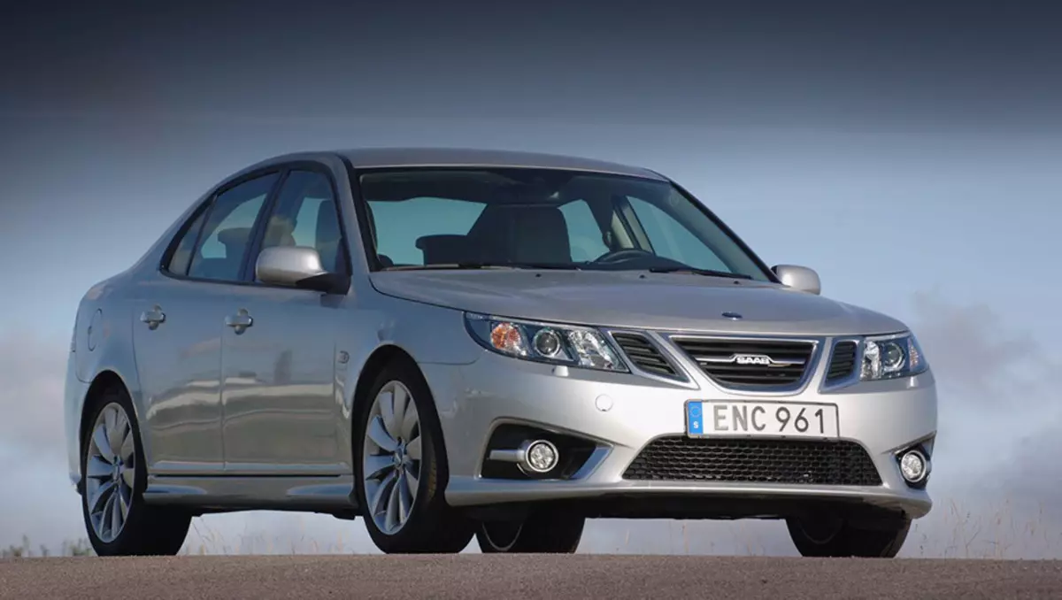 მარცხნივ Hammer ბოლო გამოვიდა Saab 9-3