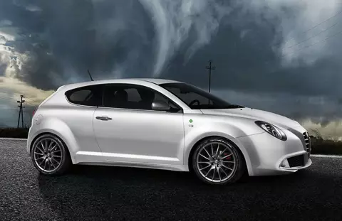 About Alfa Romeo dê li ser Mito çar-lîman biserkeve 23707_2