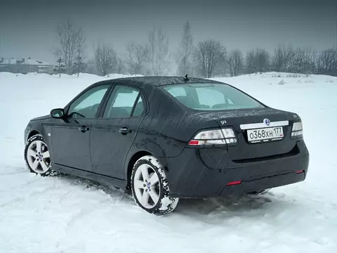 Wintervluchten op een bijgewerkte Saab 9-3