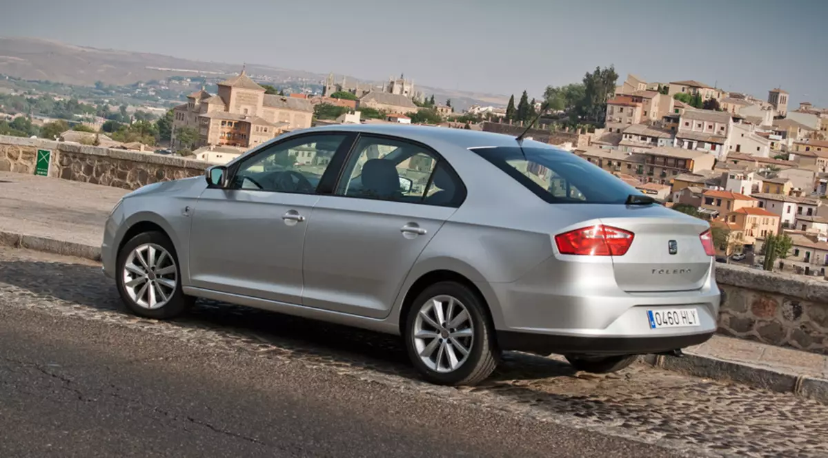 Nou ap chèche pou diferans ki genyen ant Syèj Liftback Toledo soti nan frè rapid