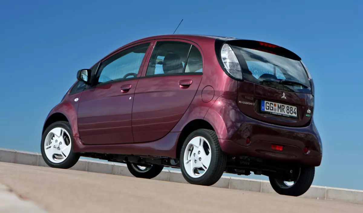 Sa Russia, ang lahat ng Mitsubishi I-Miev Electrocars ay tumama sa Russia 24535_1