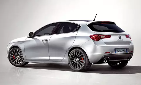 Italiener haben die Formen von Fließheck Alfa Romeo Giulietta ausgesetzt 25067_5