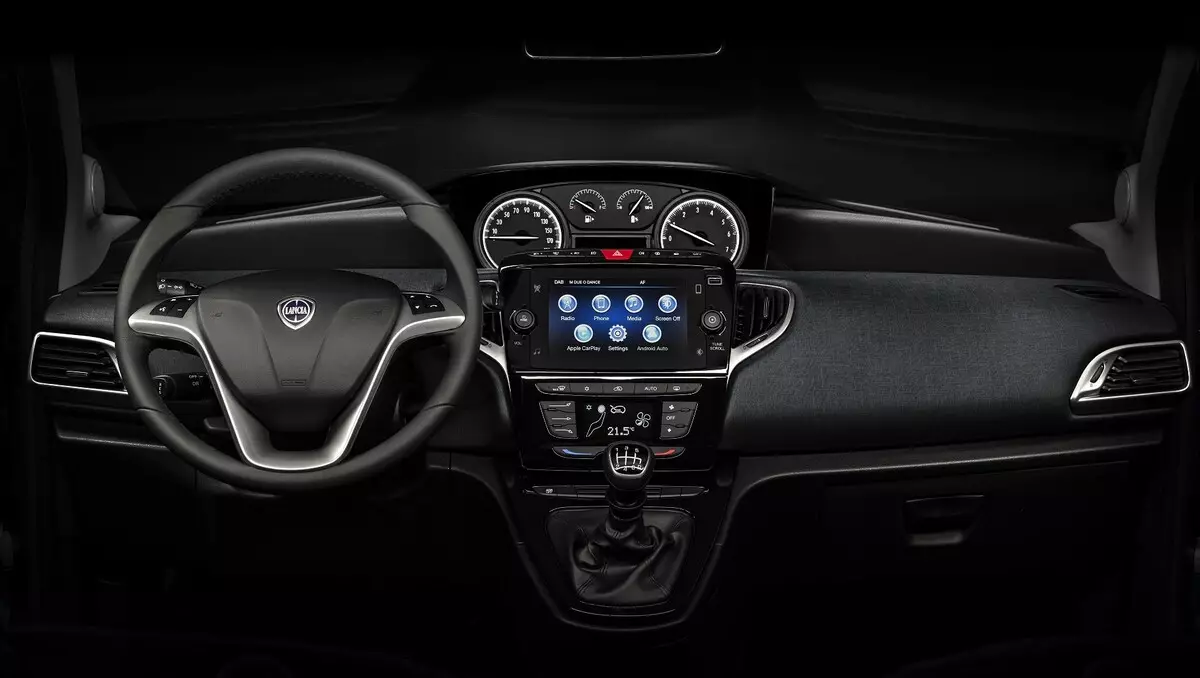 Hatch Lancia Ypsilon recebeu um sistema de mídia moderno 25100_2