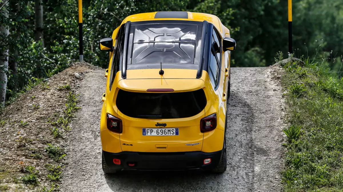 Atnaujinta "Jeep Renegade" neatliko dyzelinių variklių