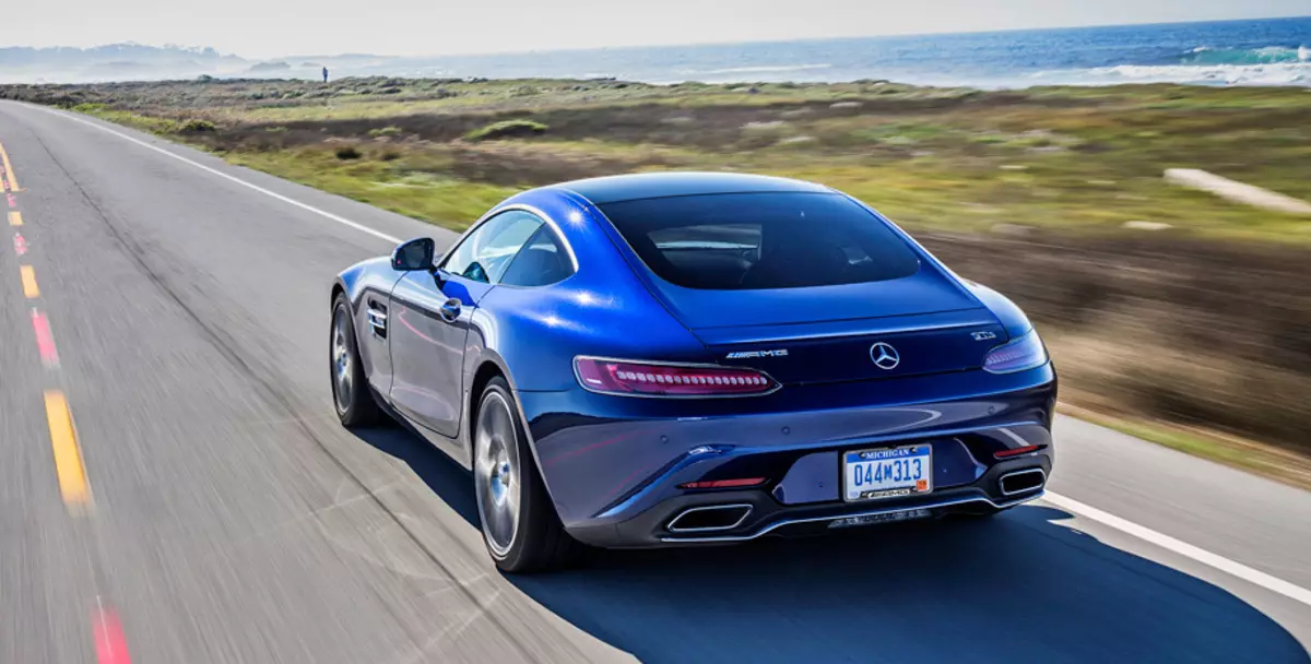 Glæd dig i den menneskelige faktor i sportsvognen MERCEDES-AMG GT S 2605_1