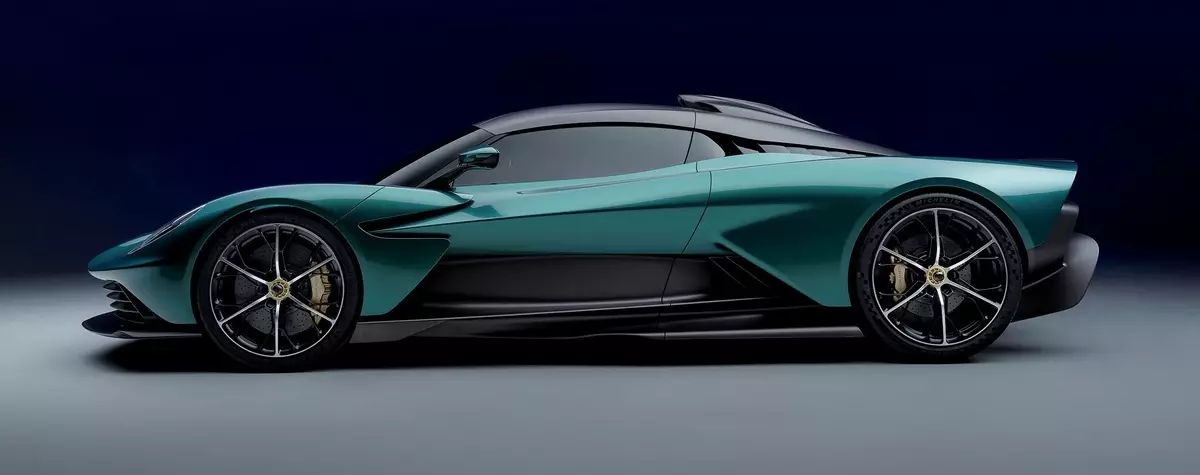 ظهر Hypercar أستون مارتن قاعة الولائم في ستار التسلسلي 264_3