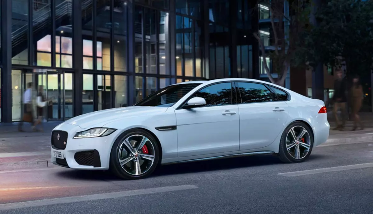 Jaguar XJ башталышы дээрлик бир жылга жылдырылды