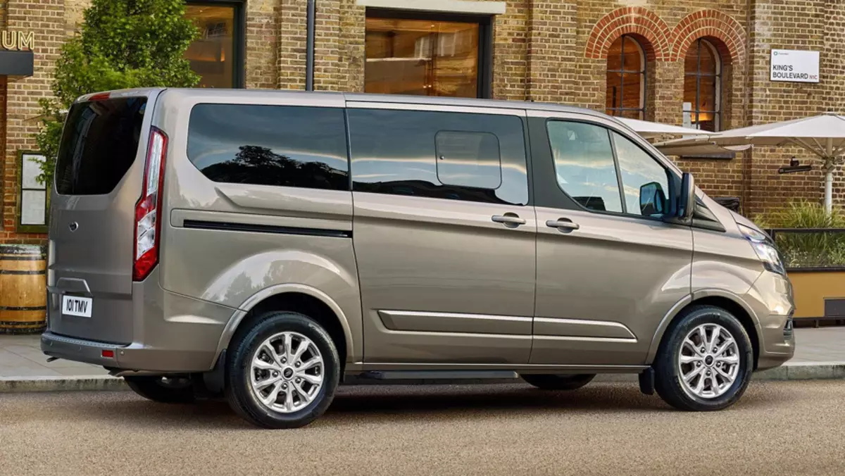 Vain Ford Tourneo personalizado Actualizado fóra e interior