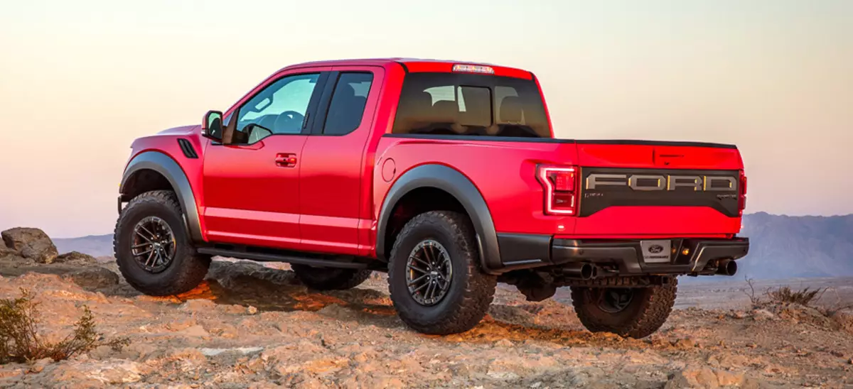 Po aktualizaci pickup Ford F-150 Raptor se stal malým chytřejním 2677_2