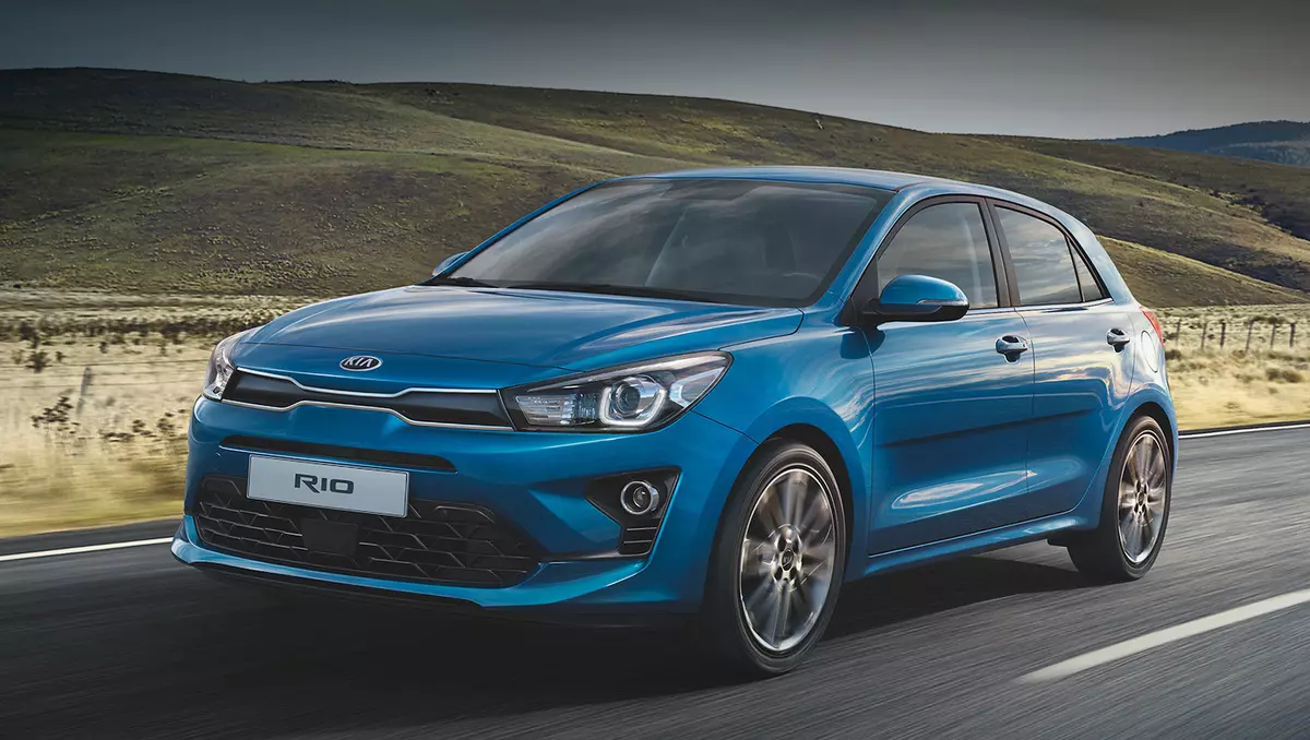 Kia Rio Hatchback fun igba akọkọ di arabara iwọntunwọnsi