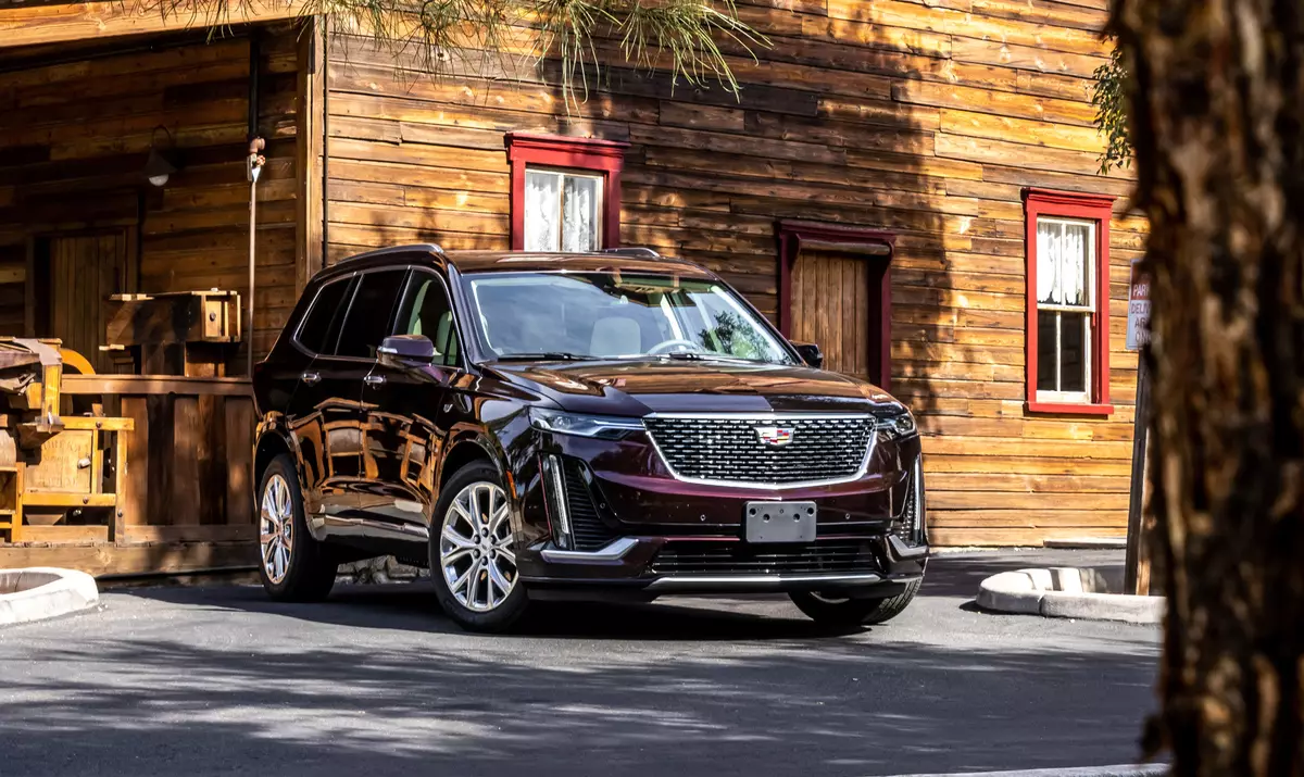 Trier Cadillac XT6 kuamua juu ya bei katika Urusi 2723_2