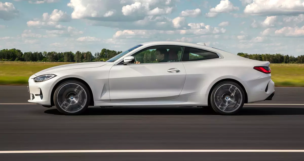 I BMW Coupe styrkes den fjerde serien grunnlaget for 