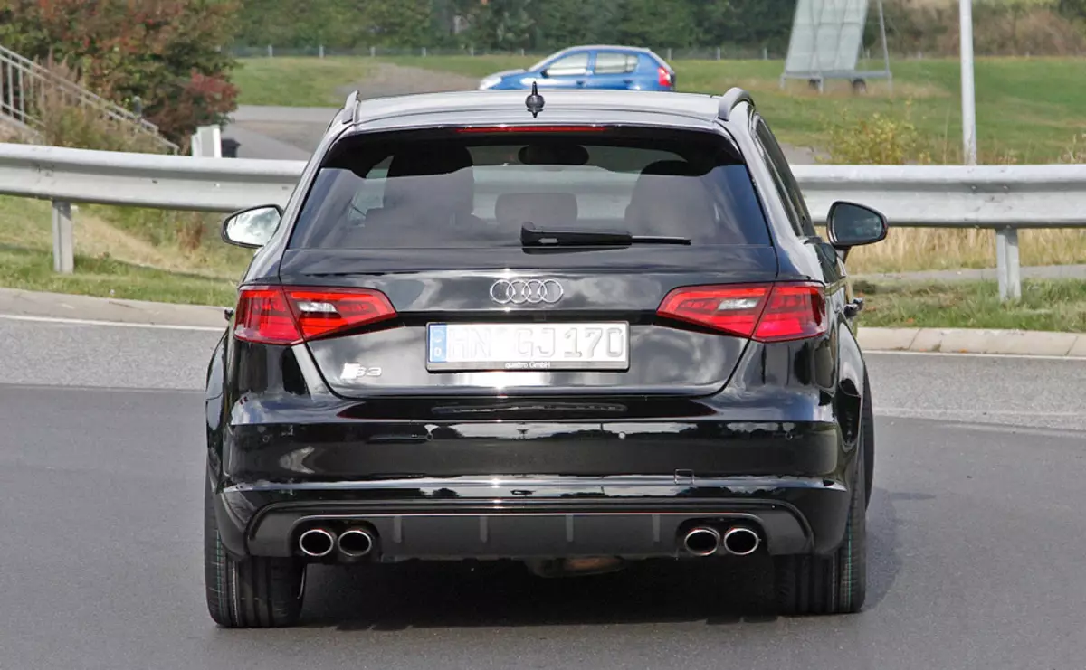 Жаңа ұрпақ Ыстық люк Audi RS3 жүгіреді 27473_1