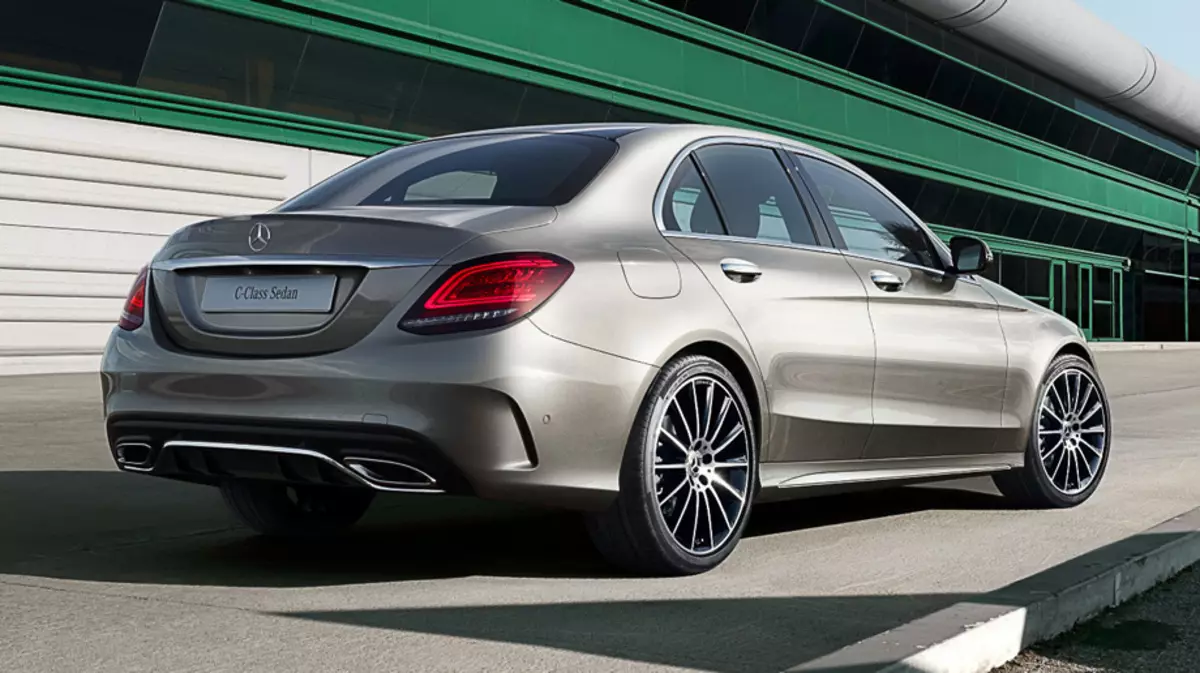 Oppdatert MERCEDES C-CLASS Tapt sett med versjoner