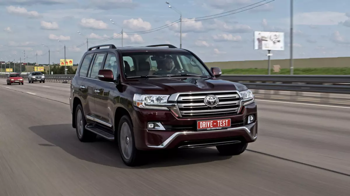 Մենք բաժանվում ենք բոլոր SUV Toyota Land Cruiser 200 գործադիրի մասին 2778_17