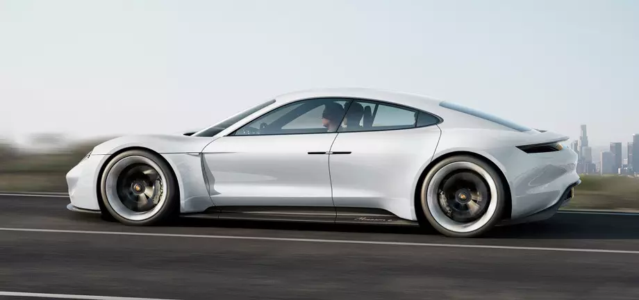 PORSCHE MISSIOON E Electric Auto Õpitud draiveri mõistmiseks 2798_2