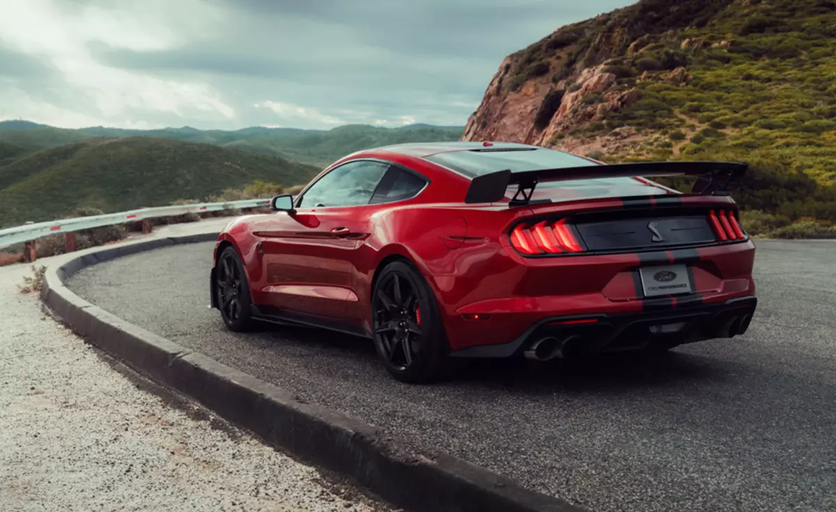 Extbek Ford Mustang Şbi Minbie GT500 iň güýçli 