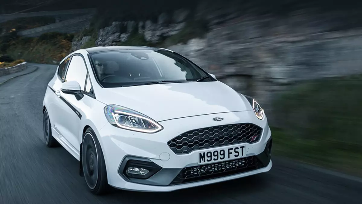 Планинг научи Ford Fiesta ST Промена на се враќа од паметен телефон