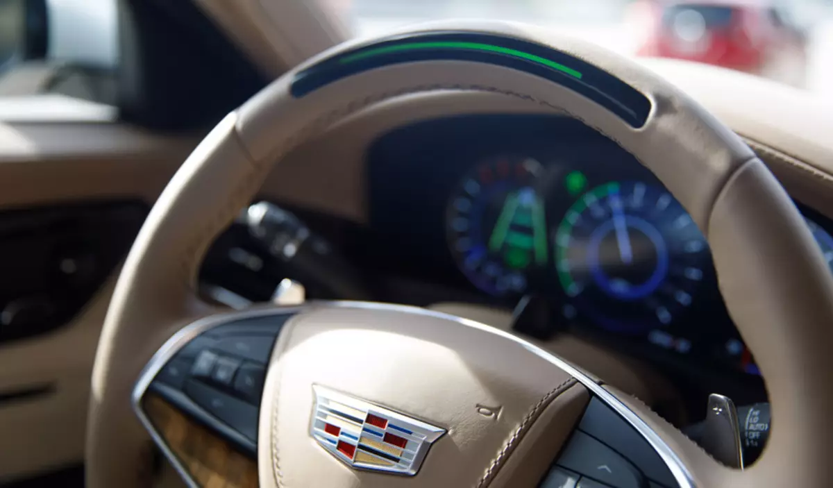 Cadillac CT6 کجاوو ژور لاره autopilot ترلاسه کړ 2831_3