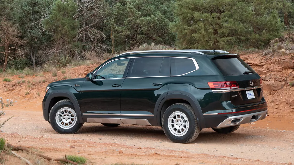 Sette posti Volkswagen Atlas ha acquistato un pacchetto offroot 2854_1