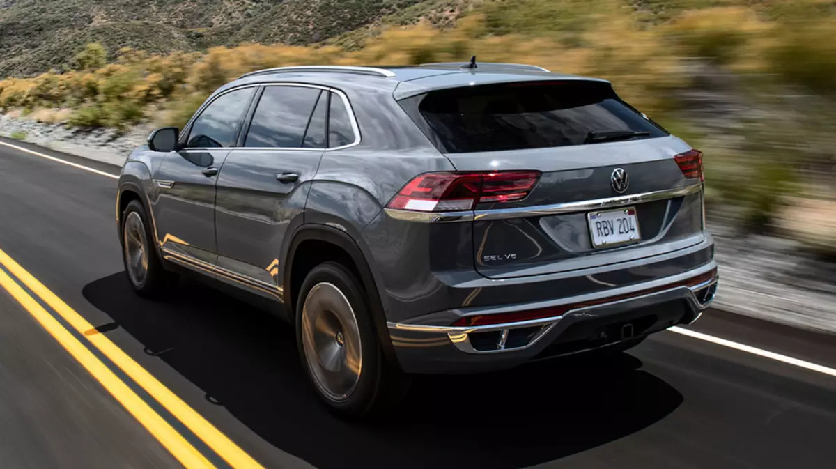 Pesë-vende Volkswagen Atlas Cross Sport përfaqësohet në SHBA 2855_4